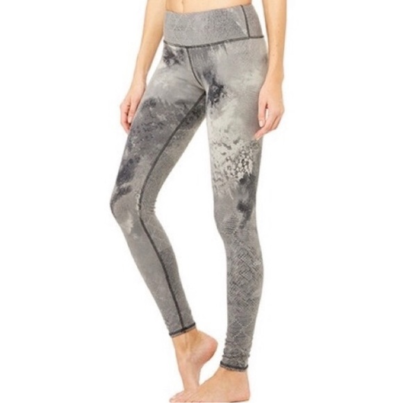 ALO Yoga | Pants & Jumpsuits | Alo Yoga Airbrush Gray Tie Dye Abstract ...